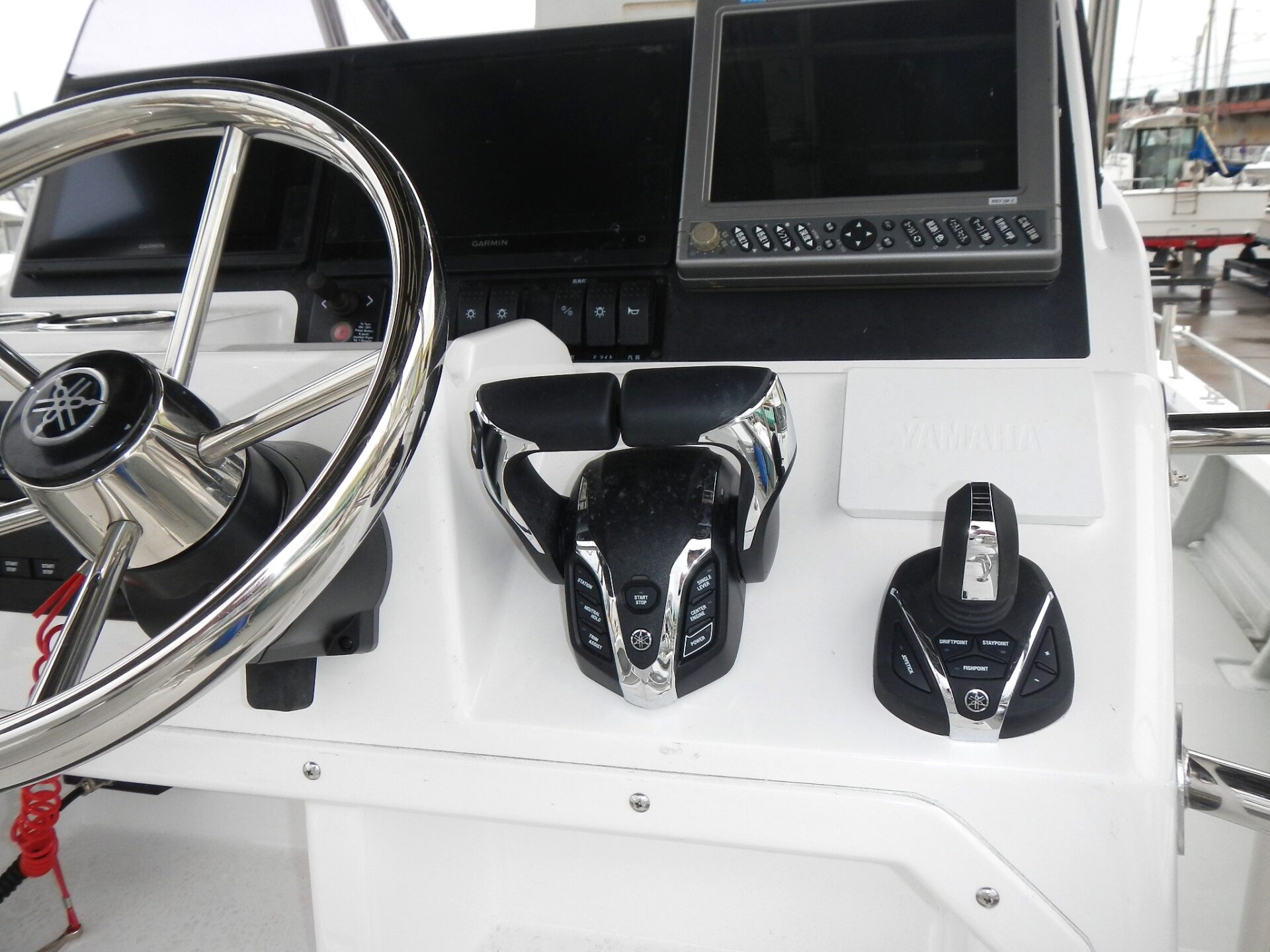 W43和船初の釣り船仕様&EX38新艇艤装初採用のデッキ材ご案内 | くろしお北浜マリンベース