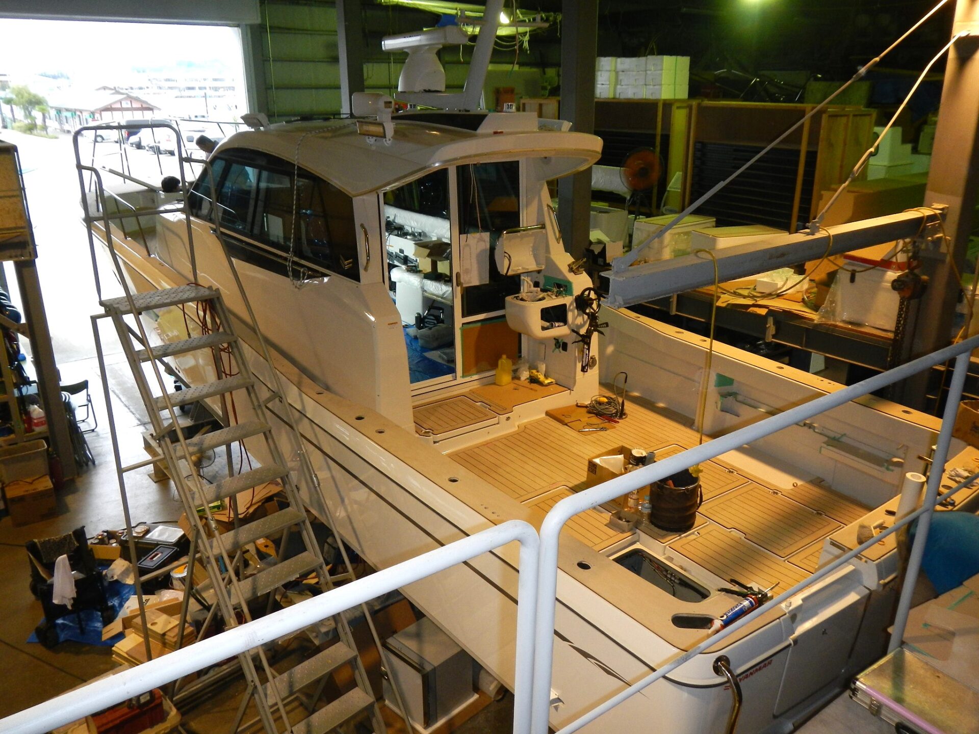 W43和船初の釣り船仕様&EX38新艇艤装初採用のデッキ材ご案内 | くろしお北浜マリンベース