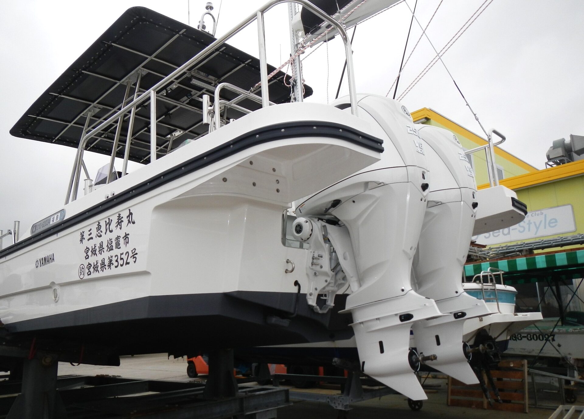 W43和船初の釣り船仕様&EX38新艇艤装初採用のデッキ材ご案内 | くろしお北浜マリンベース