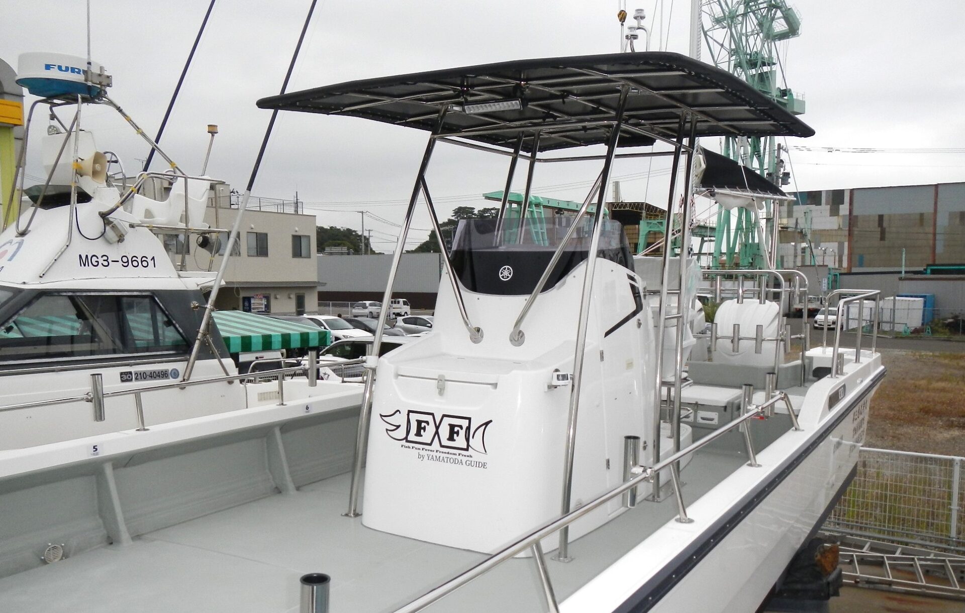 W43和船初の釣り船仕様&EX38新艇艤装初採用のデッキ材ご案内 | くろしお北浜マリンベース